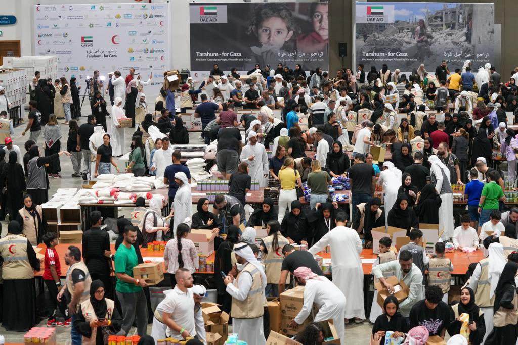 Thousands Of Volunteers In The UAE Packed 25,000 Relief Packages For Gaza