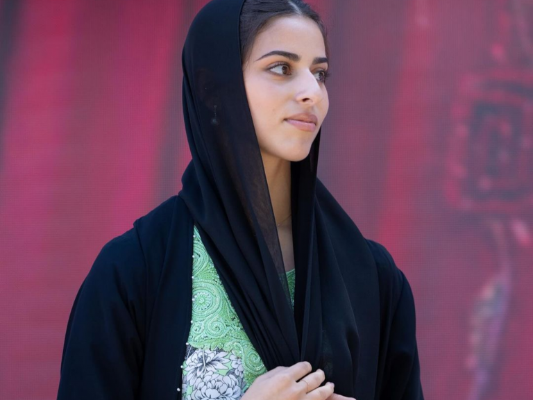 Sheikha Fatima Bint Mansour Bin Zayed Al Nahyan Makes Royal Debut At ...