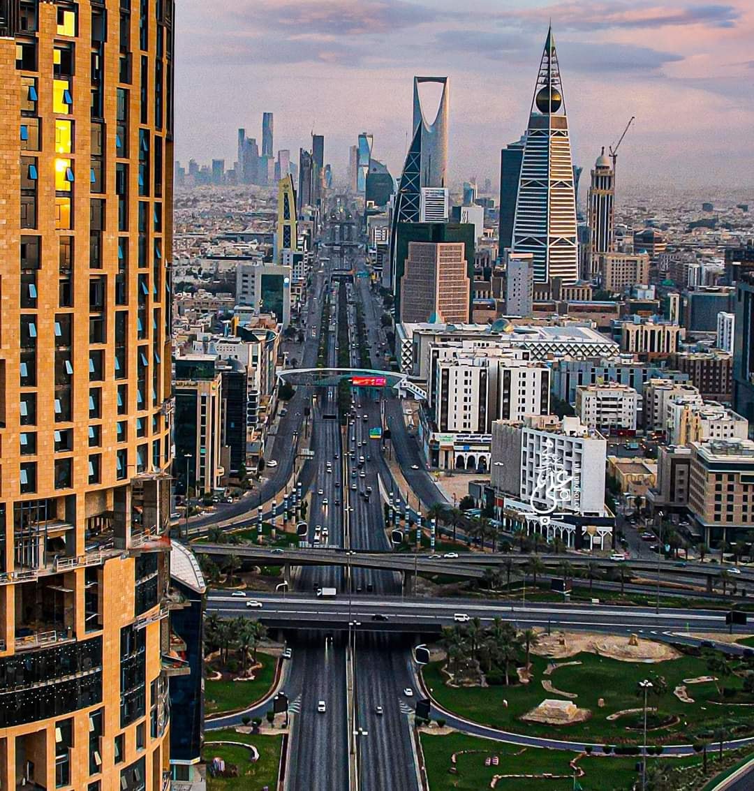 Pictures Taken 20 Years Apart Show How Much Riyadh Has Changed